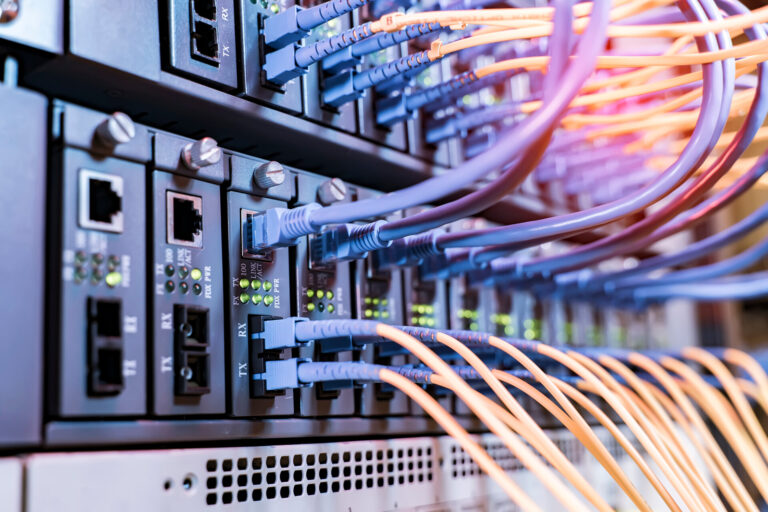 Glasfaser Patchfeld: Eine zuverlässige Kabelverbindung für die Zukunft ...